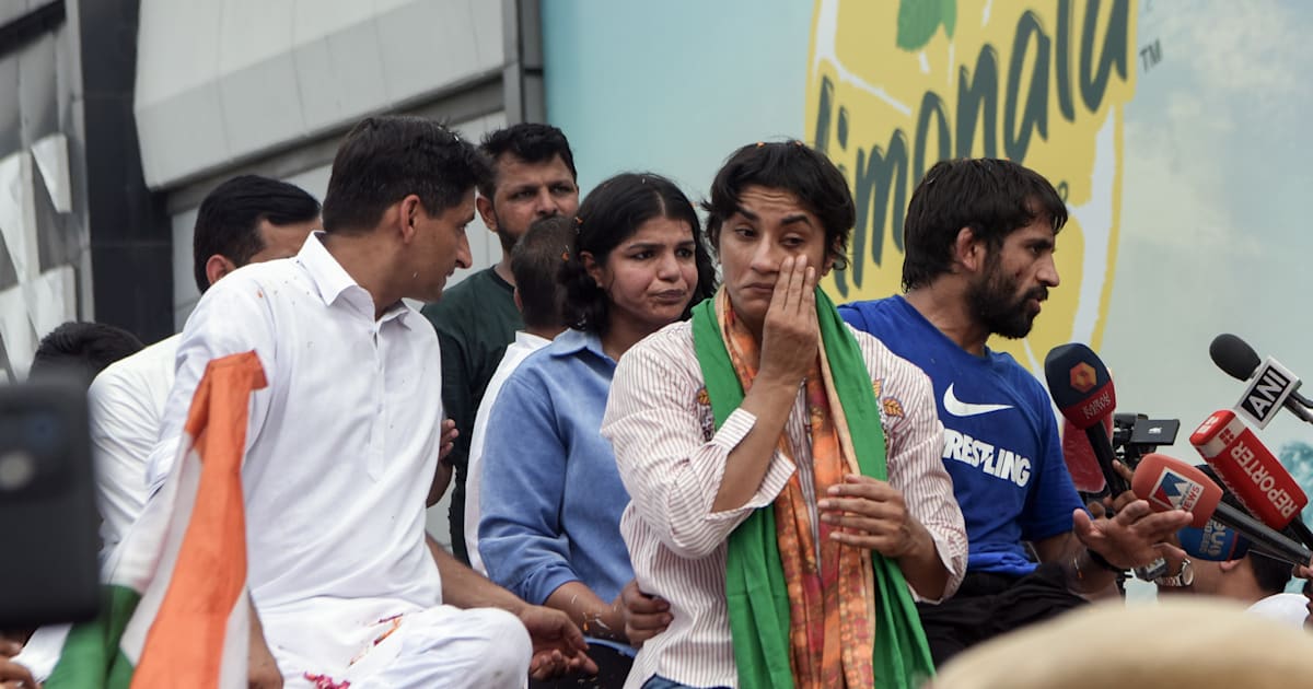 Vinesh Phogat returns to India after Paris 2024 Olympics heartbreak ...