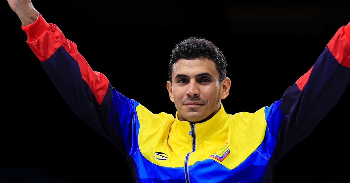 Fencing Olympic champ Rubén Limardo enjoying life delivering food