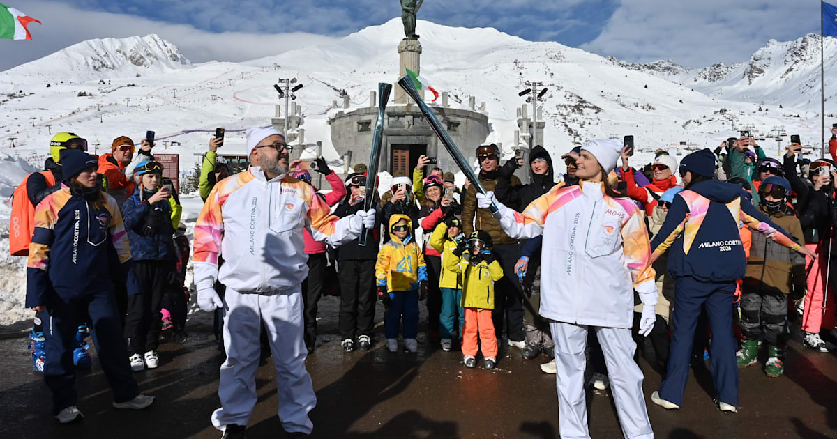 The summary of the 54th stage of the Olympic Torch Relay, with arrival ...