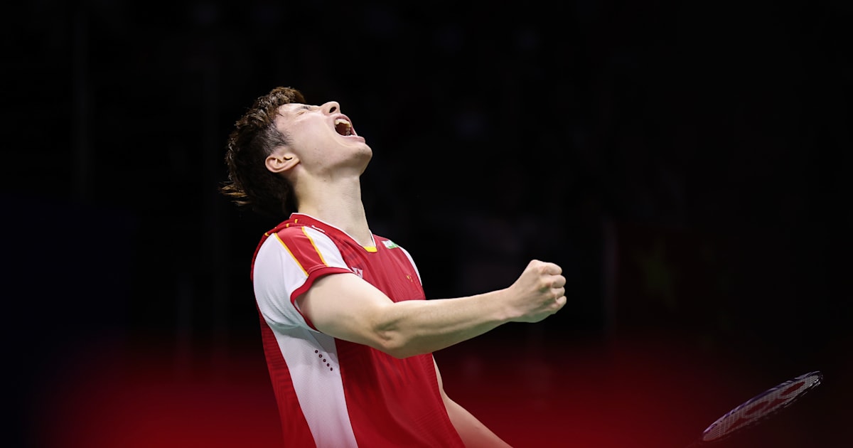 2023年BWF世界巡回赛总决赛第三轮小组赛：石宇奇让一追二击败奈良冈功大，“雅思”组合锁定小组第一