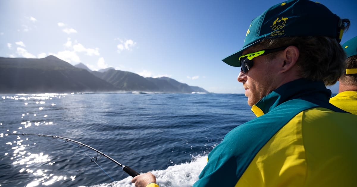 Journée de détente pour les surfeurs à Tahiti en attendant la reprise ...