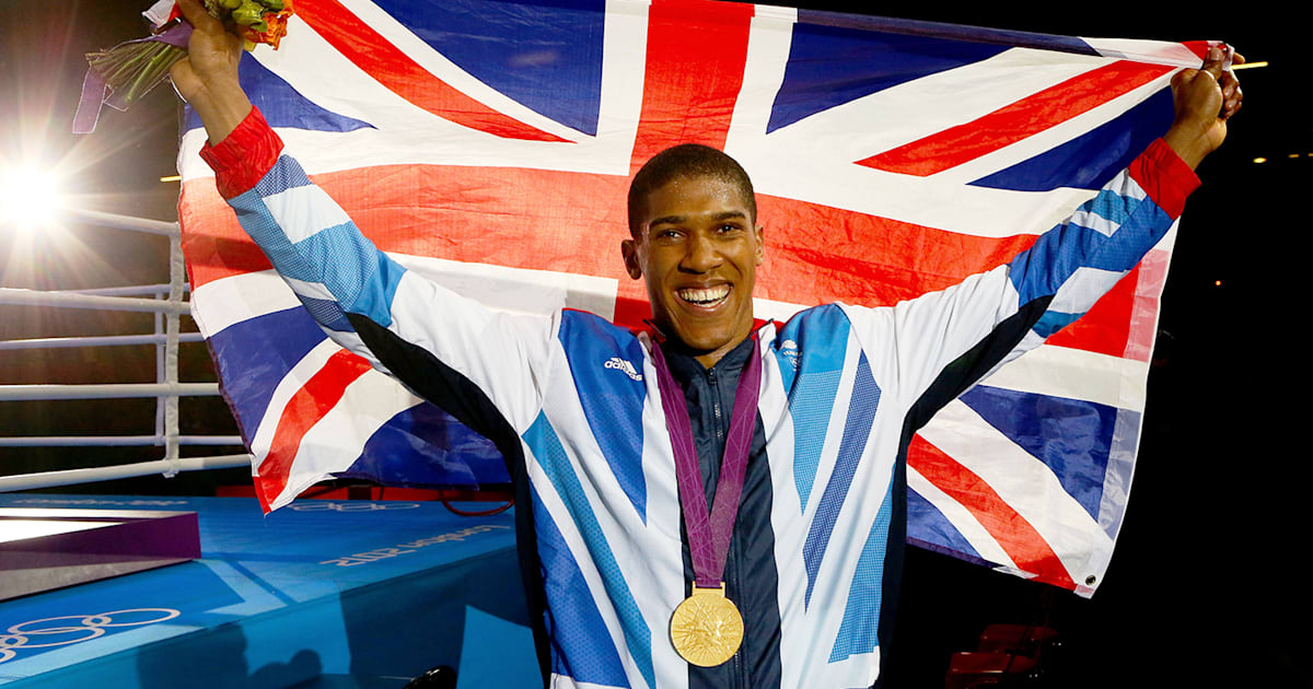 Joshua gets gold medal in men's super heavyweight boxing in London 2012