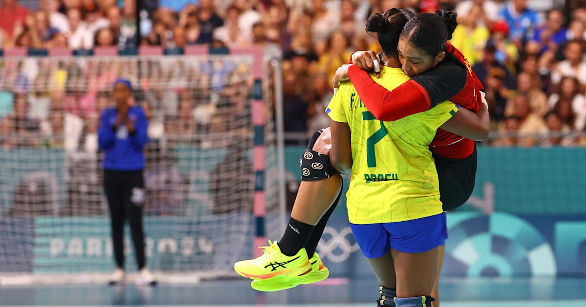 'There was no way I wouldn't help her': Brazil's Frossard carries ... 'There was no way I wouldn't help her': Brazil's Frossard carries ...