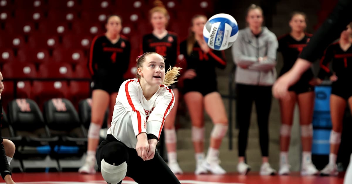 WATCH: University of Houston libero Kate Georgiades makes miraculous ...