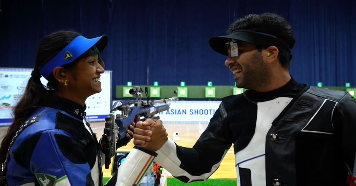 India’s Elavenil Valarivan-Arjun Babuta win 10m air rifle mixed team ...