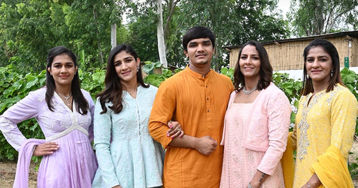 Watch Wrestling my Family - The Story of the Phogat Sisters