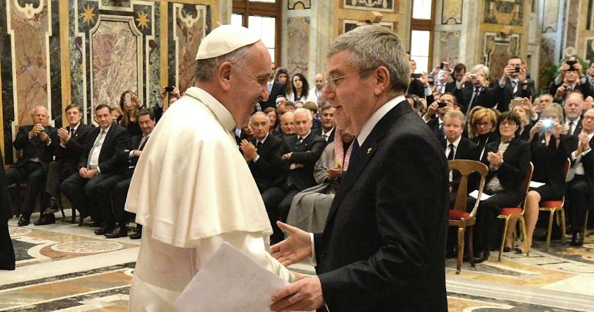 Pope Francis talks of sport's ability to build bridges at audience with ...