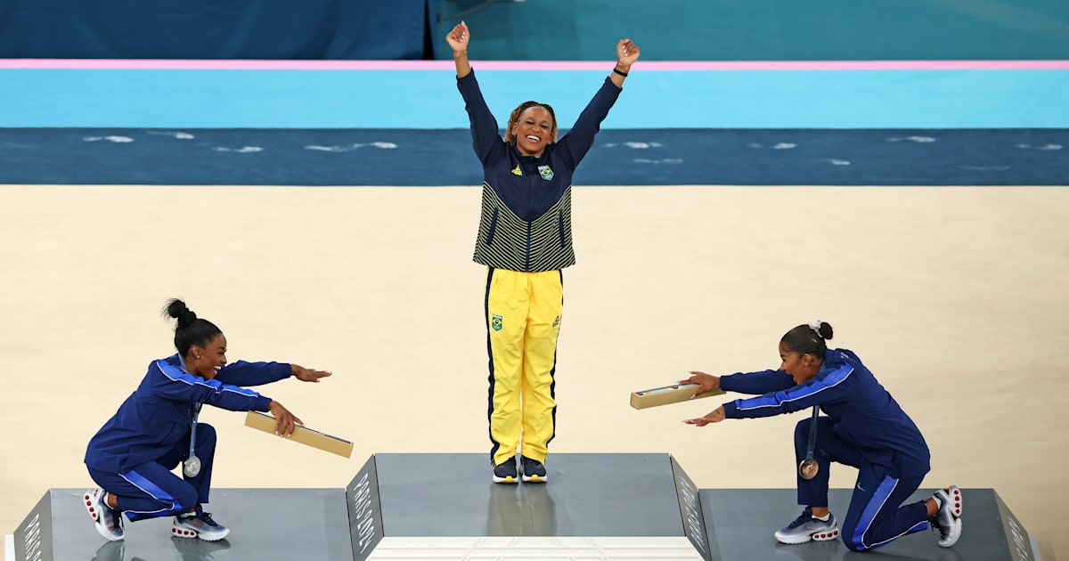 Michelle Obama Exalta Reverência De Simone Biles E Jordan Chiles à