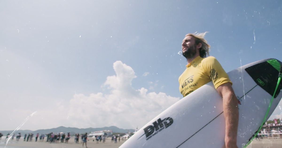 Landing card occupations: "Surfer" or no?