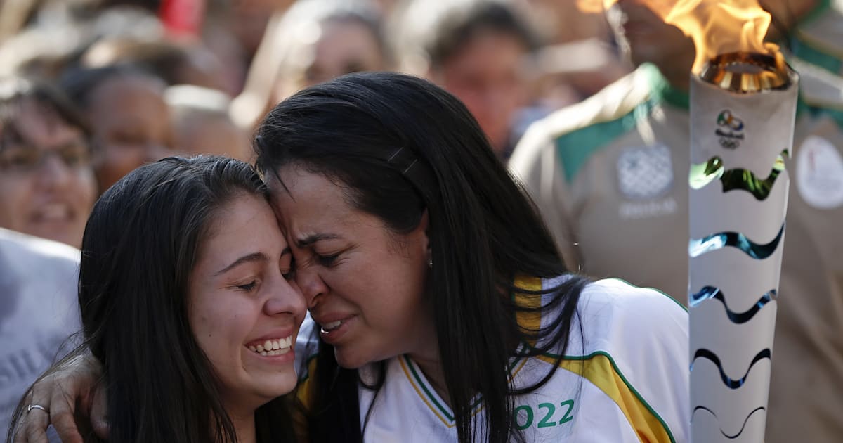 Rio 2016 Torch Relay thrills kids and athletes alike - Olympic News