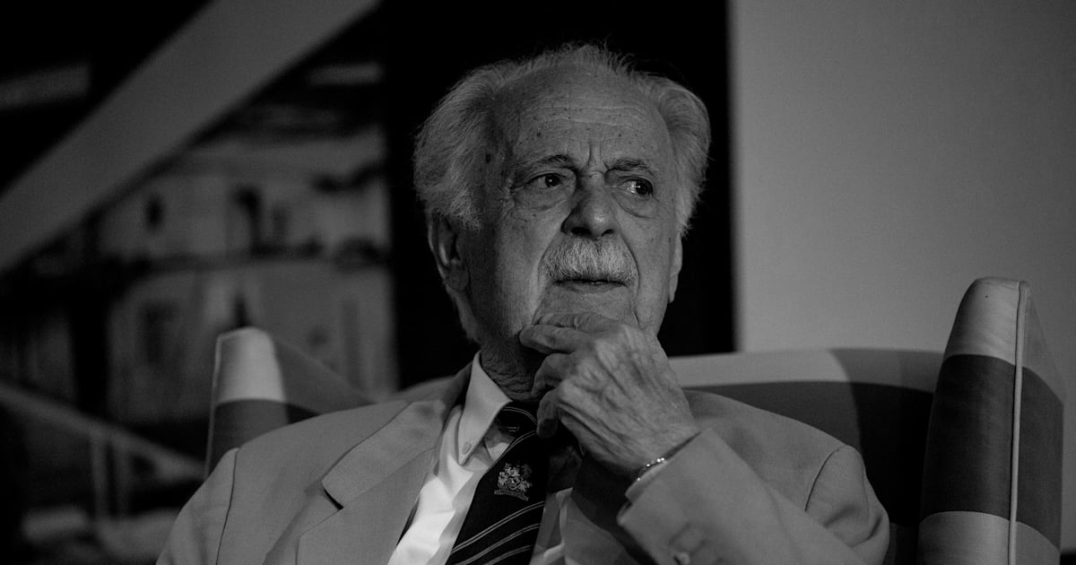 Anti-apartheid campaigner and friend of the Olympic Movement, George ...
