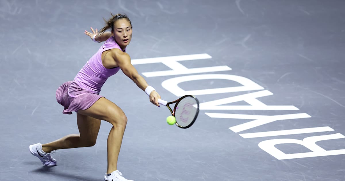 2024年WTA总决赛：郑钦文2-0保利尼，首次入围总决赛便跻身四强