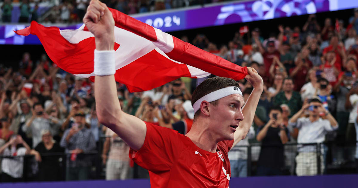 Viktor Axelsen wins second straight men's badminton singles title with ...