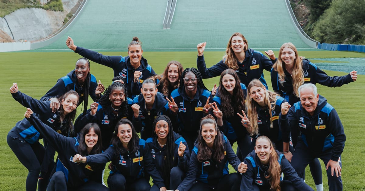 L'Italia di pallavolo femminile in visita al Predazzo Ski Jumping Stadium
