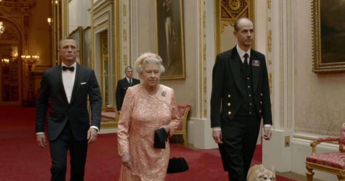 James Bond meets The Queen | London 2012 Highlights