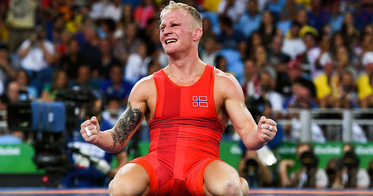 Norwegian wrestler celebrates his bronze