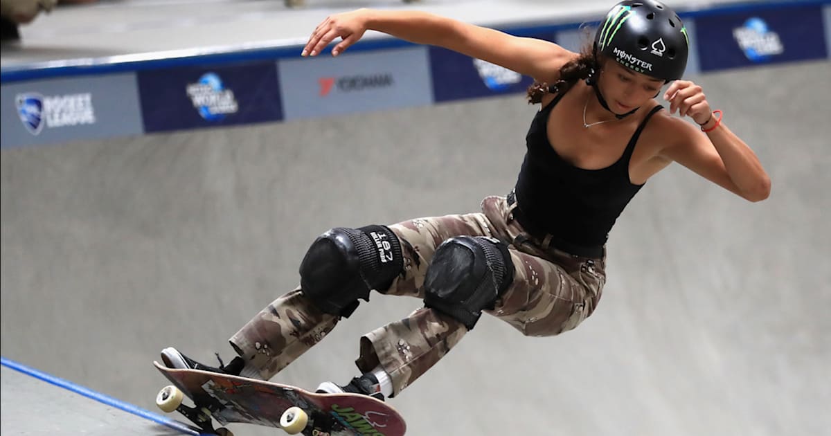 Lizzie Armanto's 360° loop grabs legend Tony Hawk