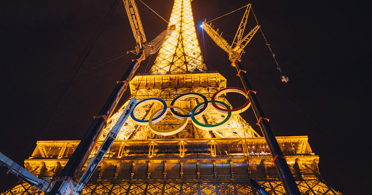Olympic rings were installed on the Eiffel Tower