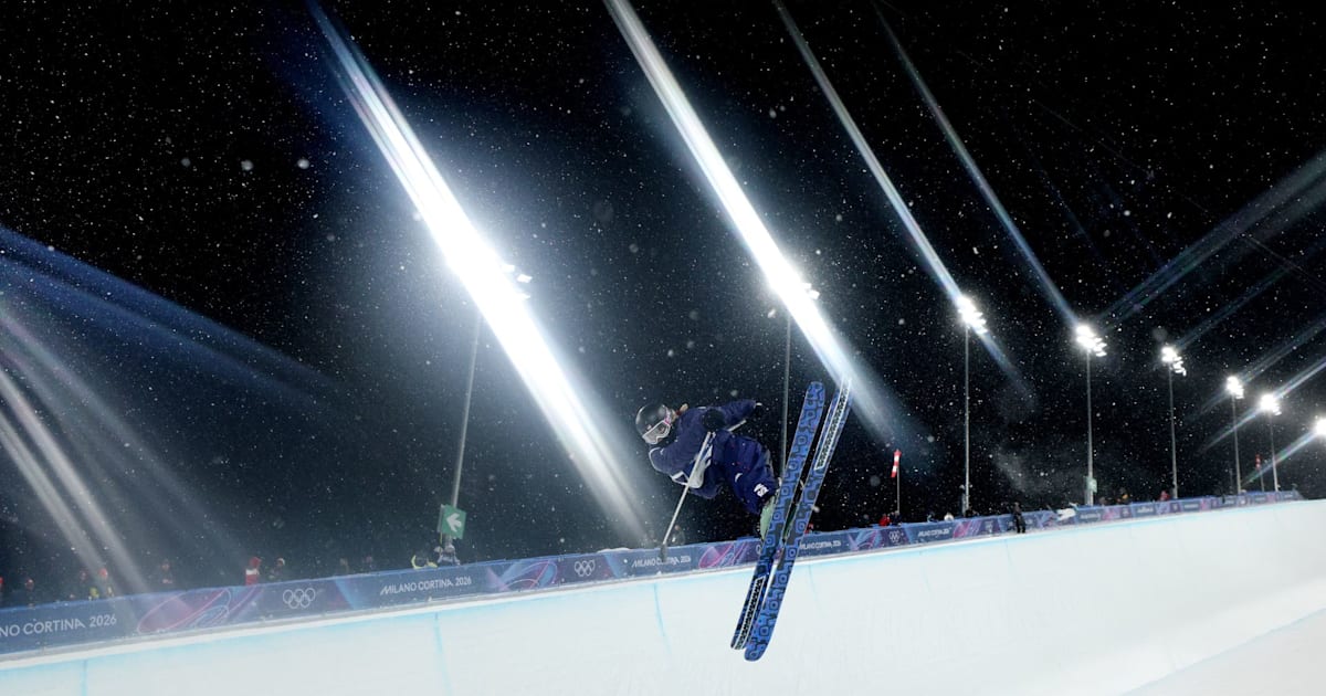 U.S. halfpipe skiers Svea Irving, Kate Gray advance to final
