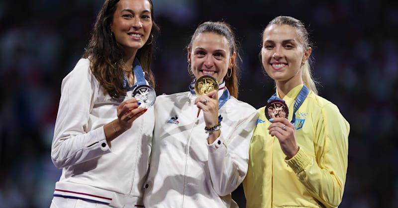 Apithy-Brunet (FRA) v Balzer (FRA) - Women's Sabre Individual Gold ...