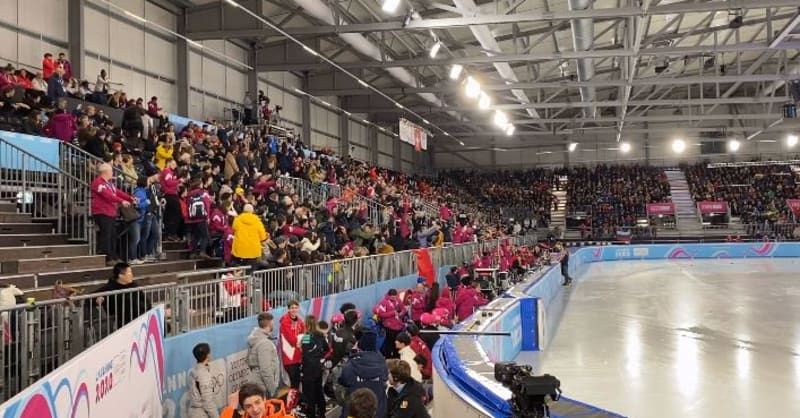Mexican wave at the Malley Arena
