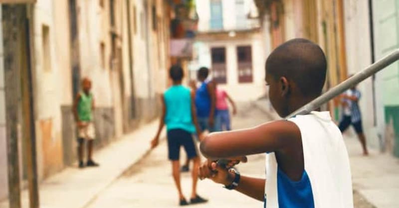 Cuatro Esquinas: The basics of street baseball in Havana